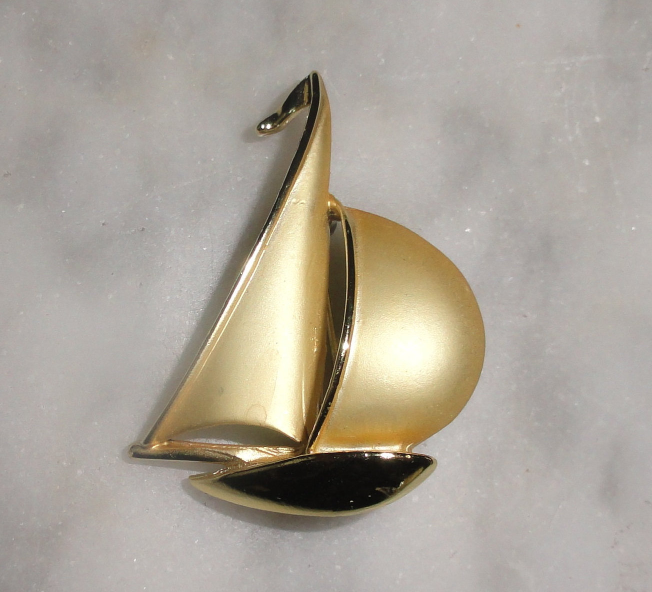 Vintage Brooch Brushed and Polished Gold Tone Sailboat Ship Pin Sailor ...