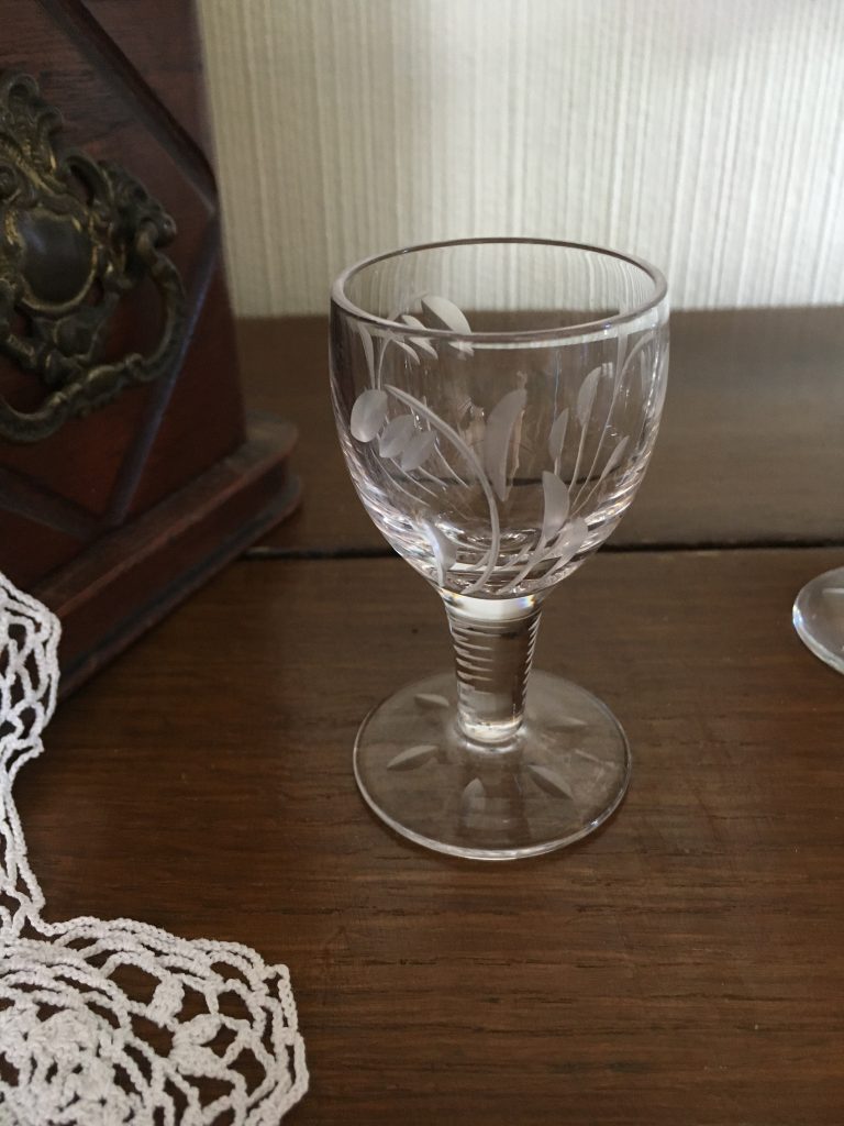 5 x Vintage Mid Century Etched Engraved Stem Sherry Glasses, Kitsch ...