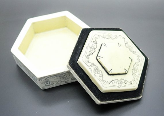 Vintage Comoy's Engraved/Etched Scrimshaw Snuff / Trinket Box ...
